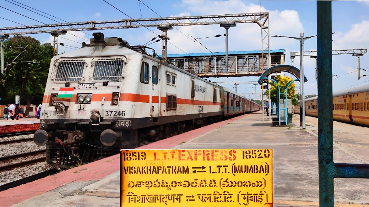 (2 in 1) TRAINS DEPARTURE VIDEO 18519 LTT EXPRESS+ 12025 PUNE SHATABADI ...