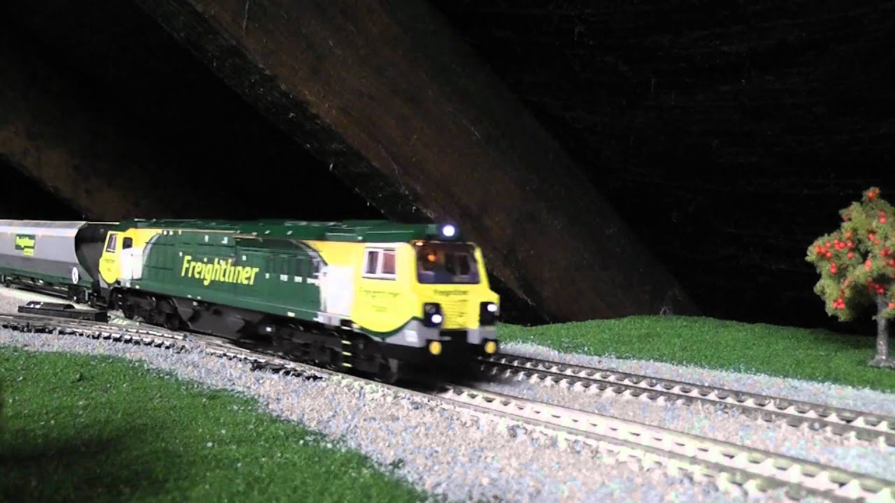 (HD) *Bachmann Class 70, 70006 Arrives* - YouTube