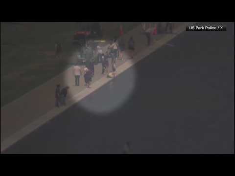 US Park Police looking for person who was kneeling by edge of Lincoln Memorial Reflecting Pool