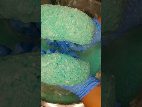 🫧 🧽 The Biz Laundry Detergent bubbles 🫧 🧽 - YouTube