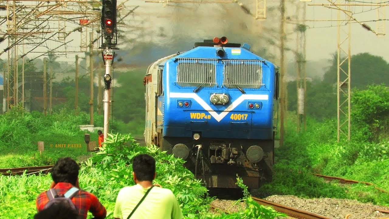 AMAZING BLEED BLUE | Yesvantpur Suvidha Express with Refreshing Livery ...