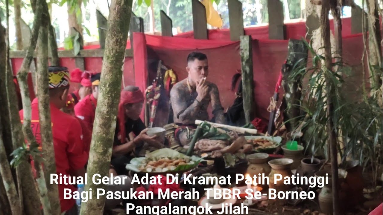 Ritual Gelar Adat Di Kramat Patih Patinggi Bagi Pasukan Merah TBBR Se ...