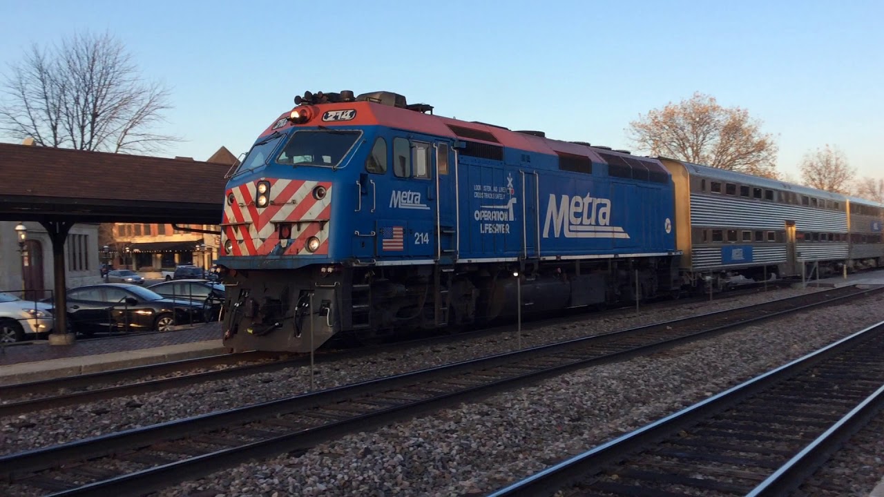 Outbound Metra 214 Arrives at Riverside IL - YouTube