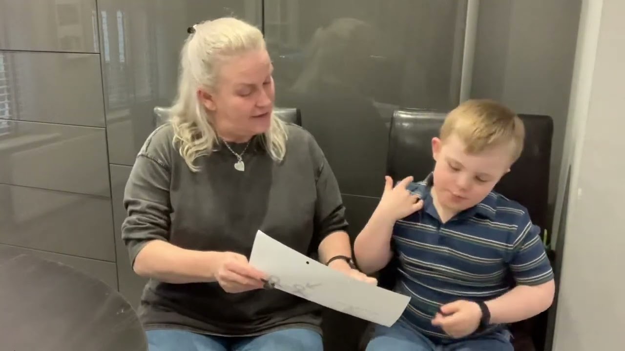 Makaton for ‘BOYFRIEND’ ️ - YouTube