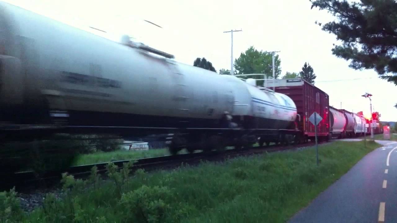 CN 8832 DPU CN 2158 CN 8014 Sur CN L588 Desbiens,Qc 2 Juin 2015 - YouTube