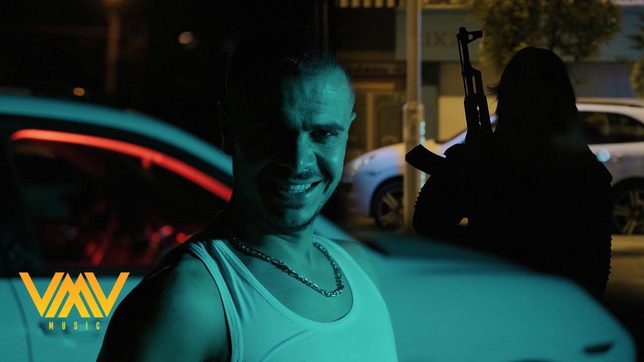 Vedat Alçay - Hiç Farketmez (Official Video) - YouTube