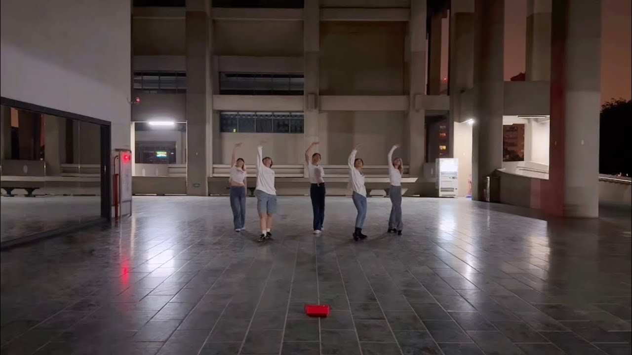TXT - Over The Moon Dance Practice - YouTube