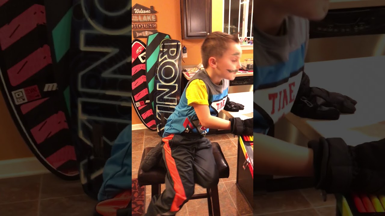 Hello Neighbor Costume - YouTube