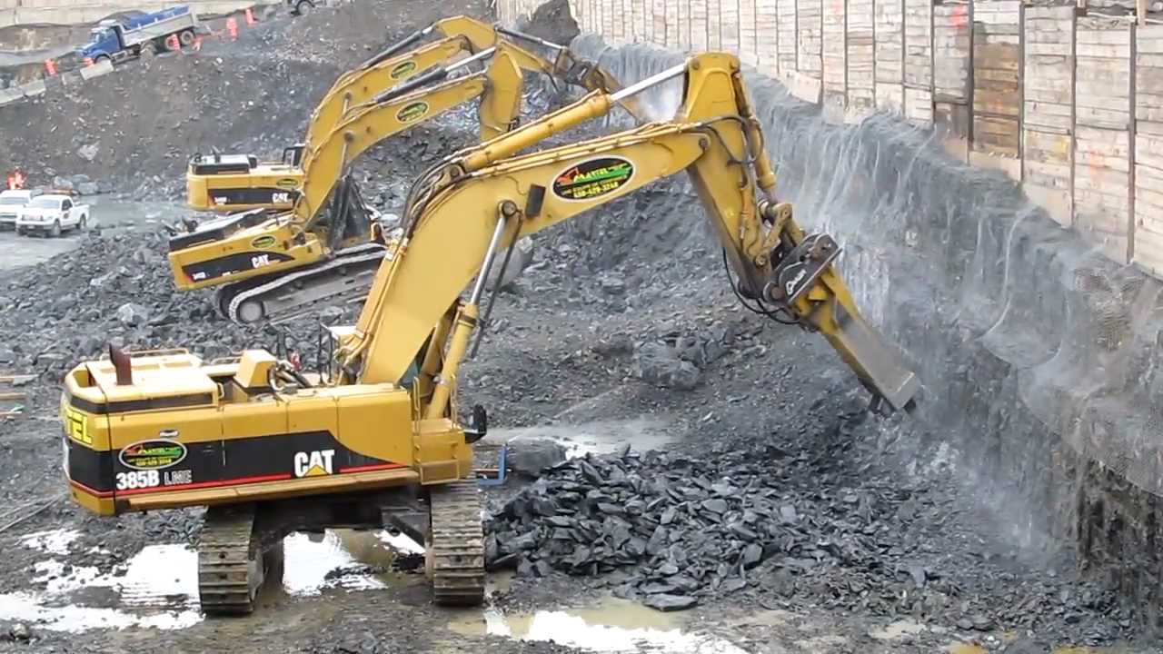 Caterpillar 385B LME avec Atlas Copco HB10000 - YouTube