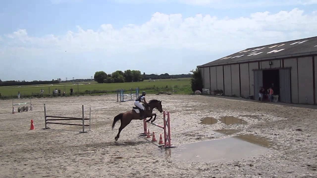 clee 2014 finale emma laslo 105 cm - YouTube