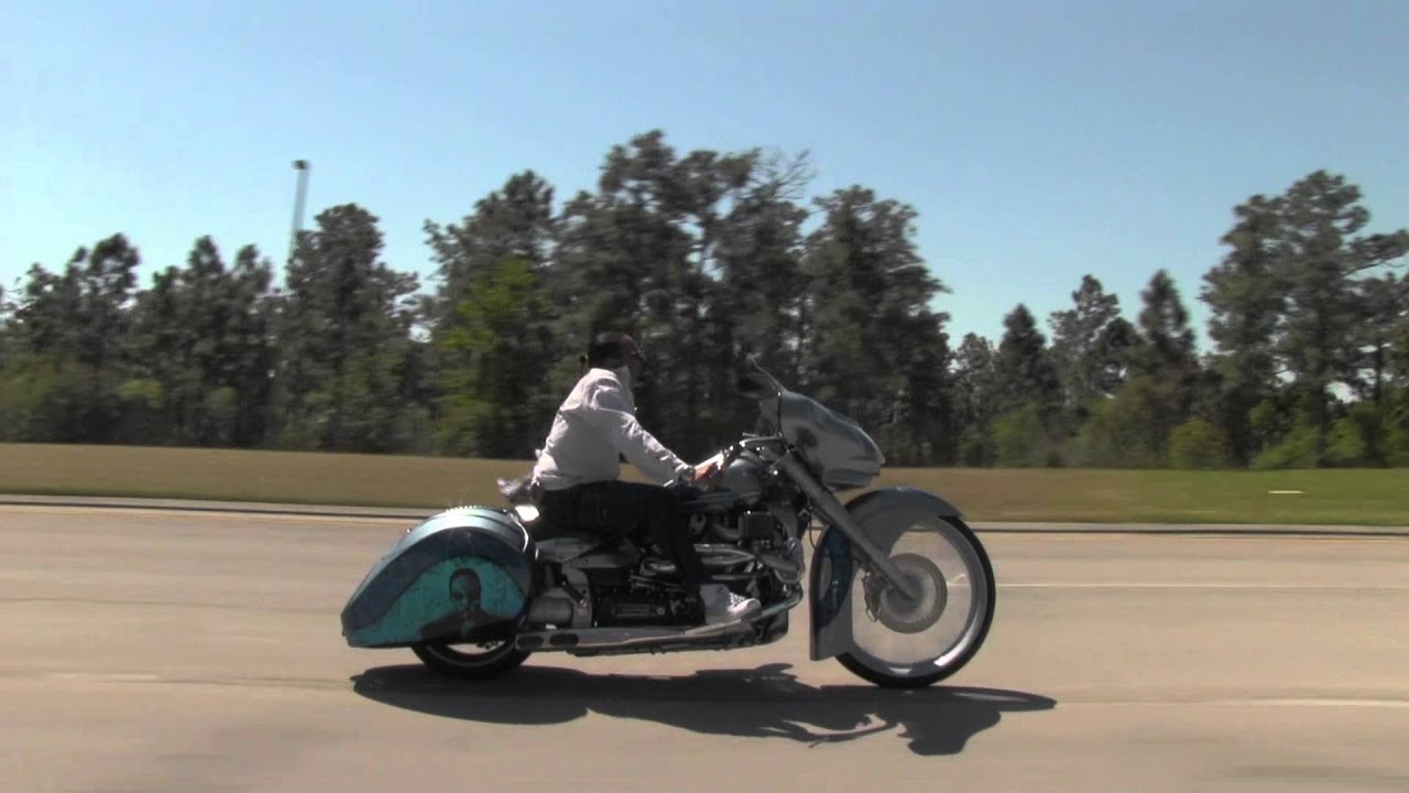 Blacksmith Motoring First 26 inch turbo RetroLiner Gundam Yamaha ...