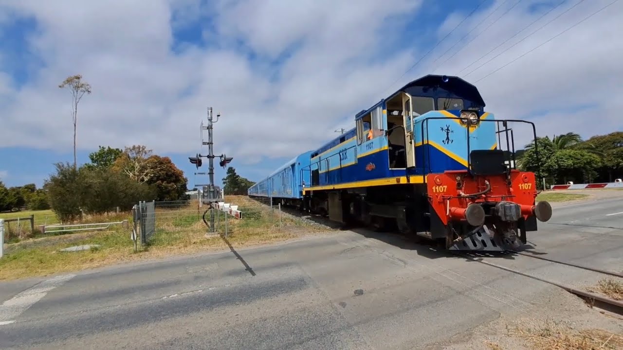 Emu Bay Railway 1107 QD608 Q Train At Drysdale - YouTube