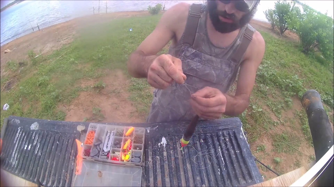 How I tie a catfish slip bobber rig - YouTube
