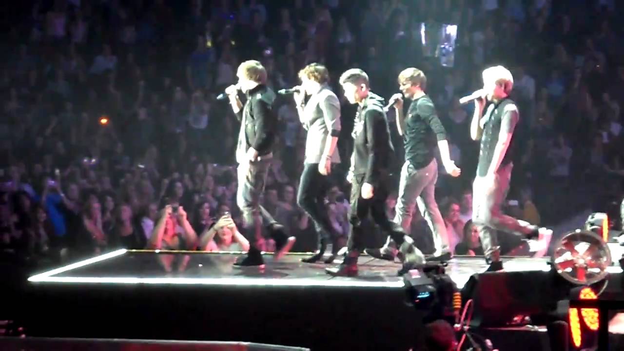 One Direction - Kids In America - YouTube