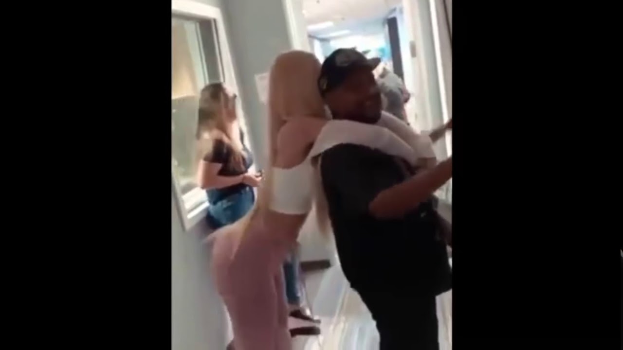 Iggy Azalea Twerking In Yoga Pants Youtube