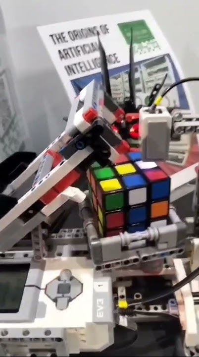 Lego robot solves rubix cube - YouTube