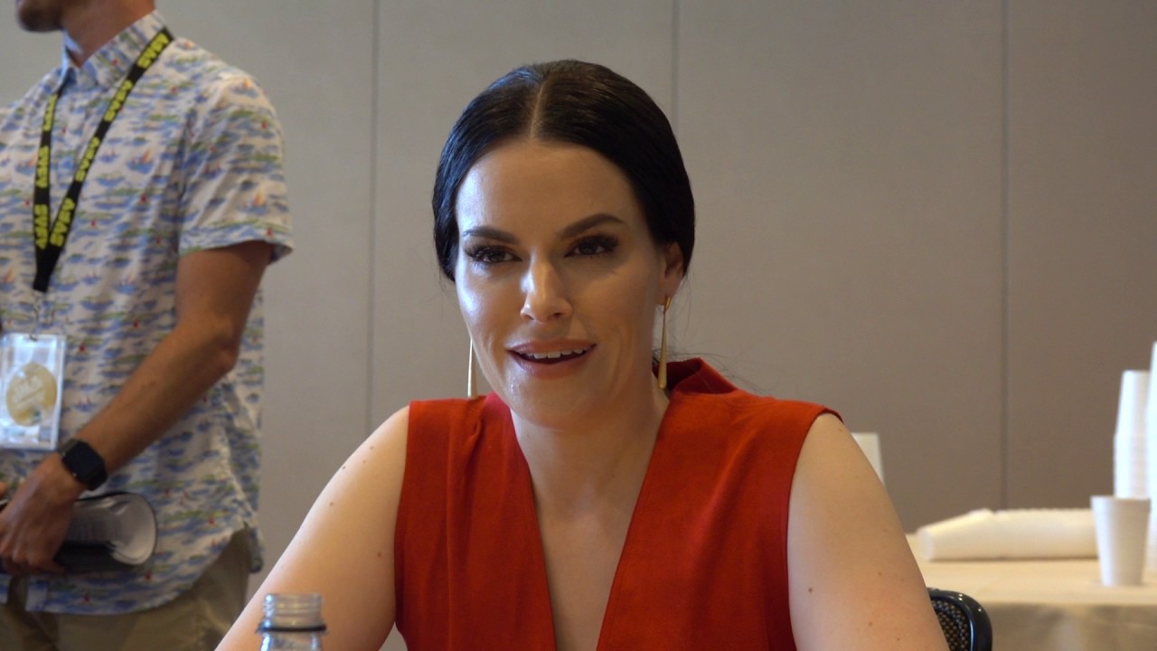 12 Monkeys - Emily Hampshire (Jennifer Goines) Interview - YouTube