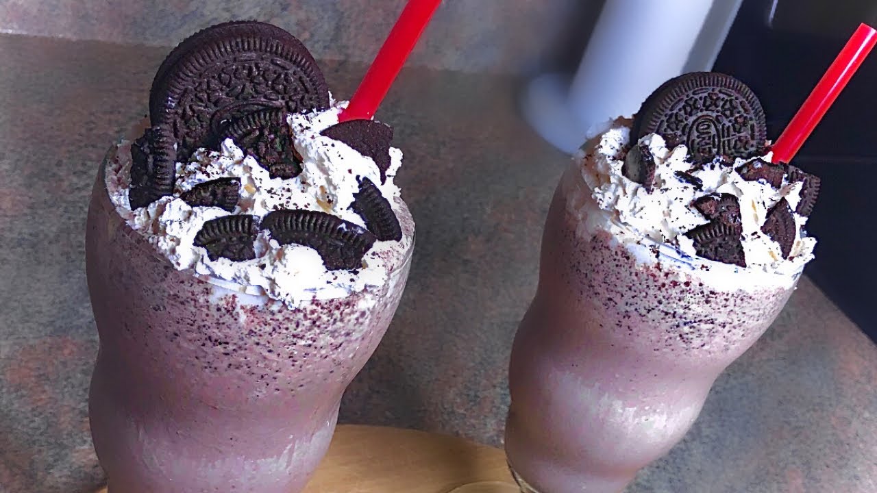 HOW TO MAKE: COOKIES AND CREAM MILKSHAKE|| - YouTube