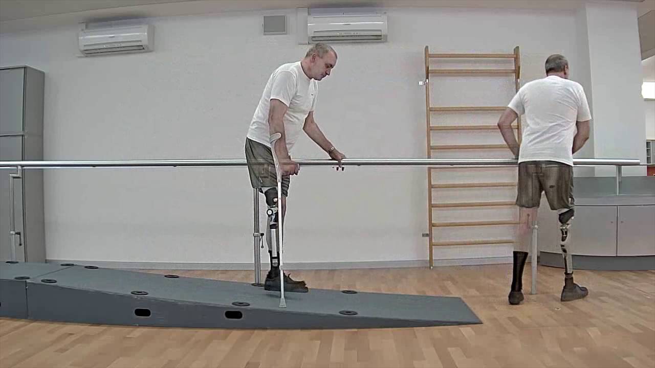 Kenevo - Semi-locked knee - Walking on ramps - YouTube