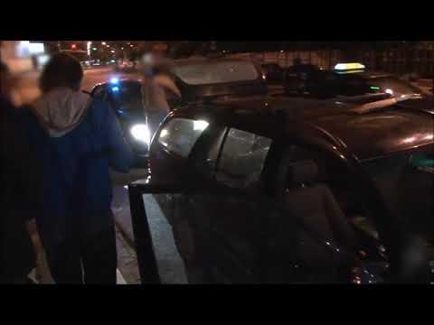 Interwencja Policji - Osiem osób, w pięcioosobowym Mercedesie.
