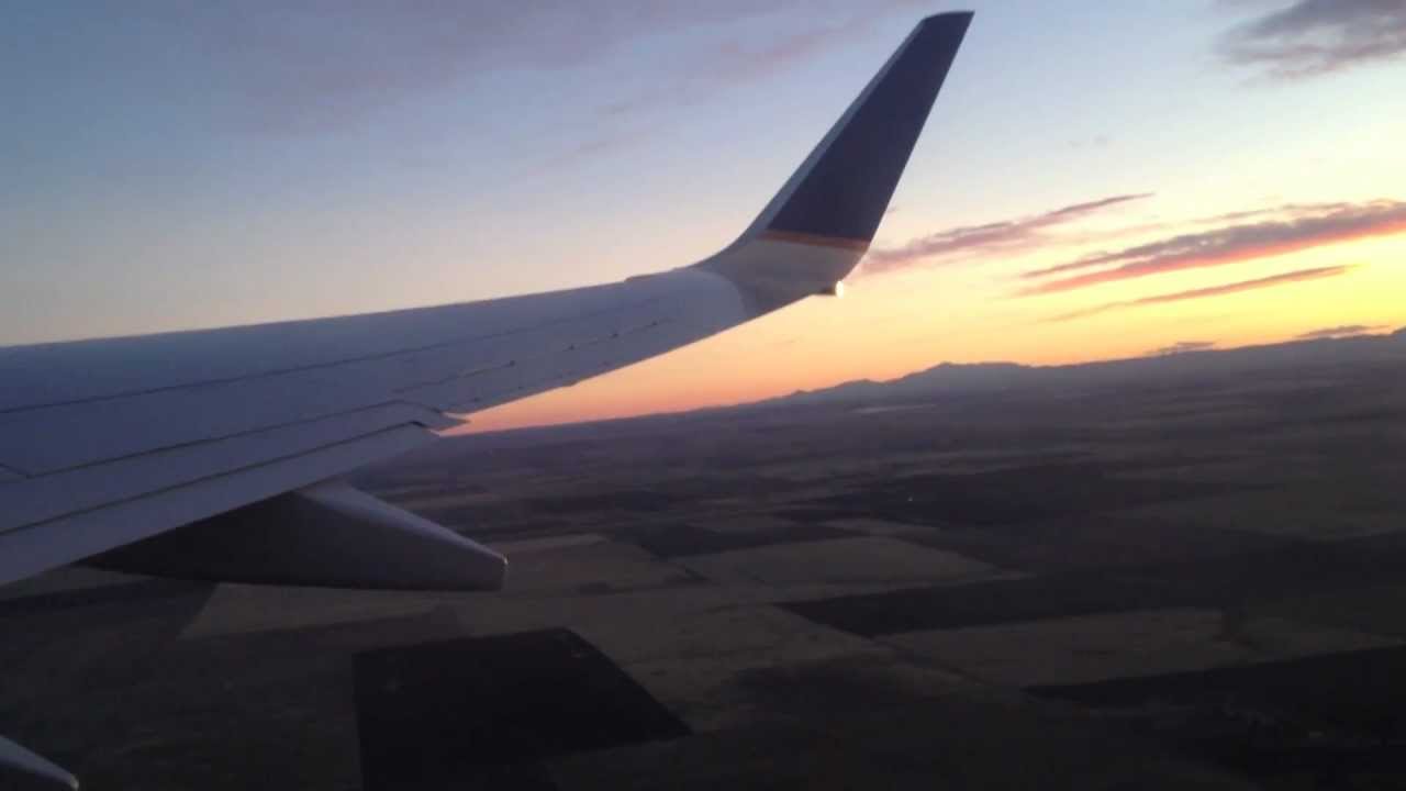 HD United Airlines B737-900ER amazing sunset take-off from Denver DEN ...