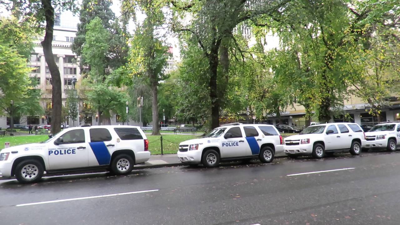 Bundy Protest 14 /homeland security run from copwatchers - YouTube