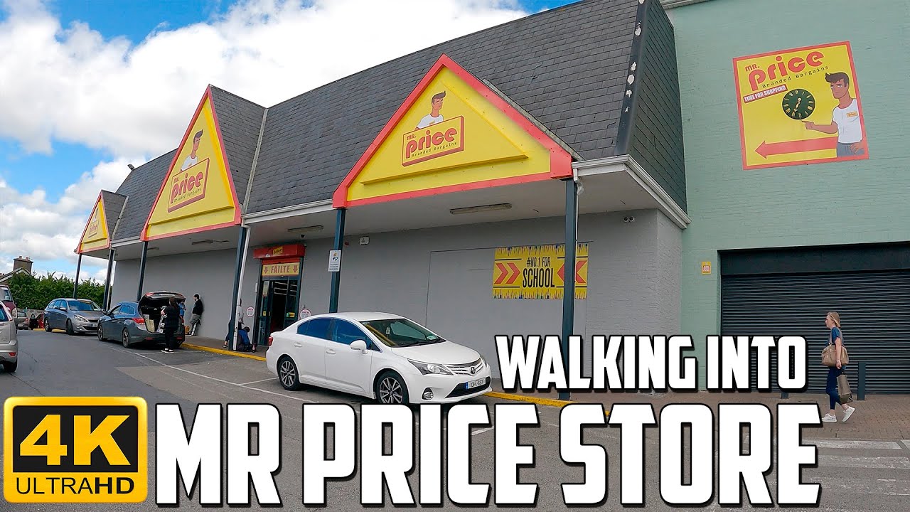 Andando pelo bairro de Roxboro e entrando na loja Mr Price para fazer ...