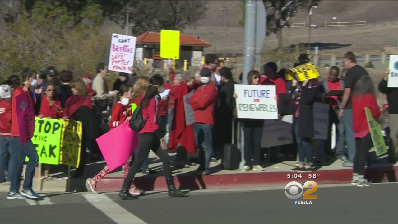 Porter Ranch Residents Protest Outside Gas Company Demanding Leak Be ...