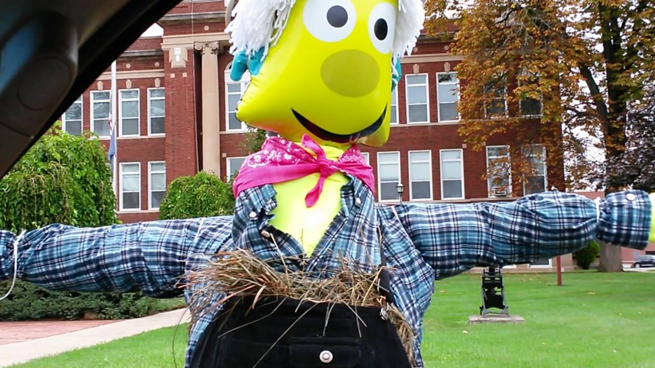 Sandusky Michigan strange gathering on courthouse lawn - YouTube