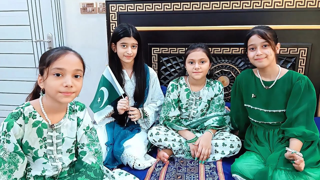 Iqra Friends Kay Sath 14 August Jashan E Azadi Enjoy Kar Rahi Hai Party ...