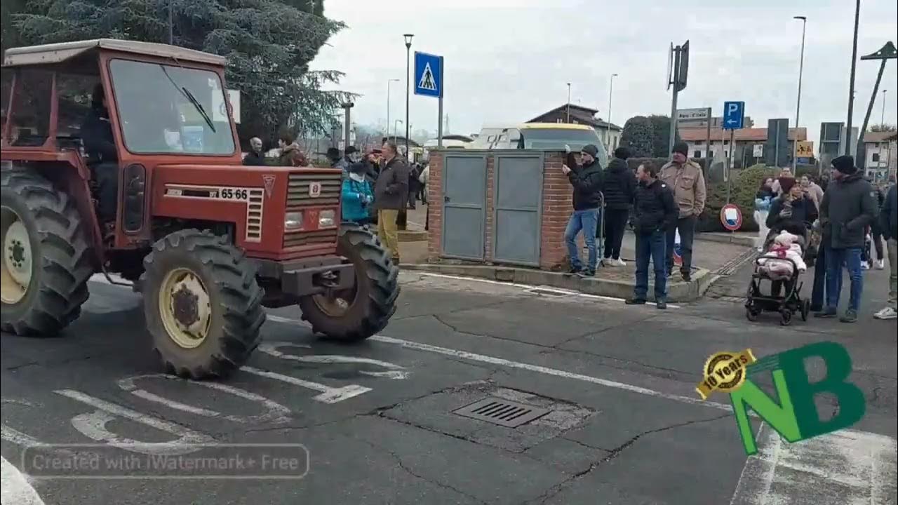 A Verrone la sfilata dei trattori per la Festa del Ringraziamento - YouTube