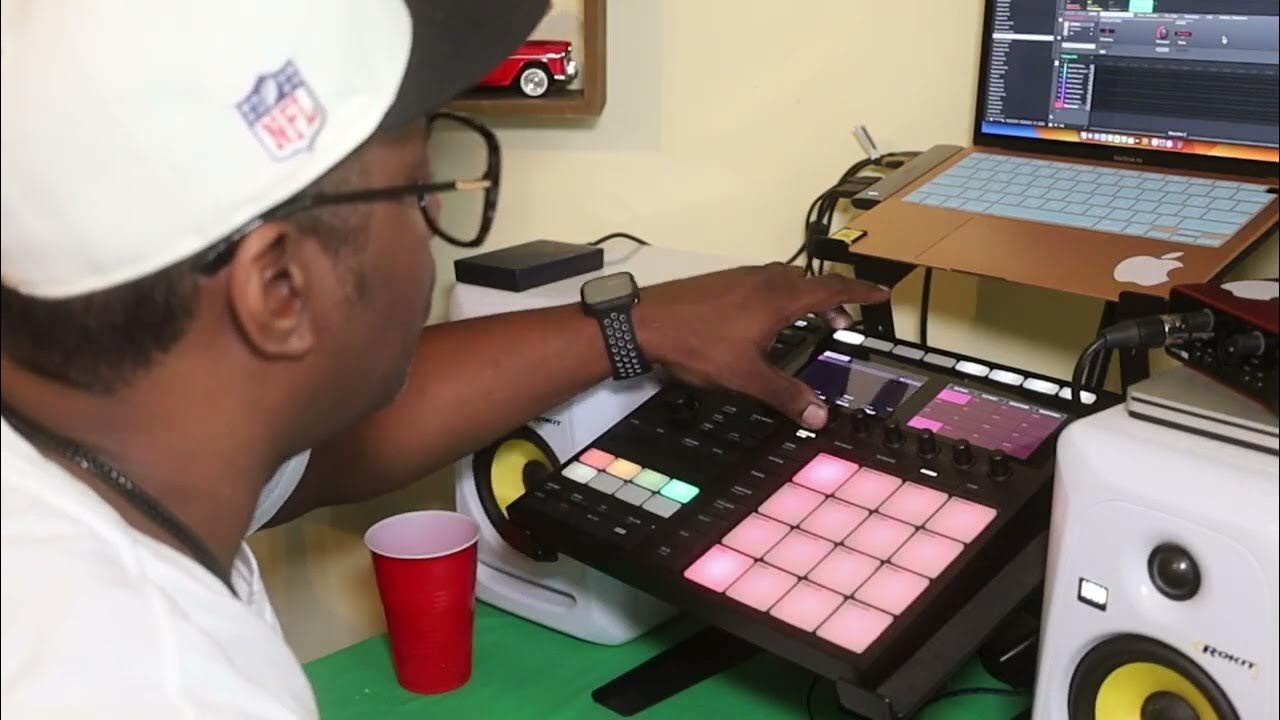 MASCHINE MK3 BEAT MAKING - YouTube