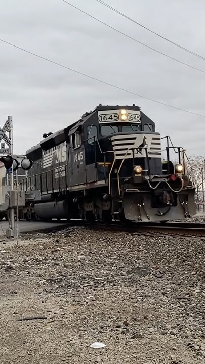 A Fouled RS5T Horn on NS Local #norfolksouthern #train #railroad #shorts - YouTube