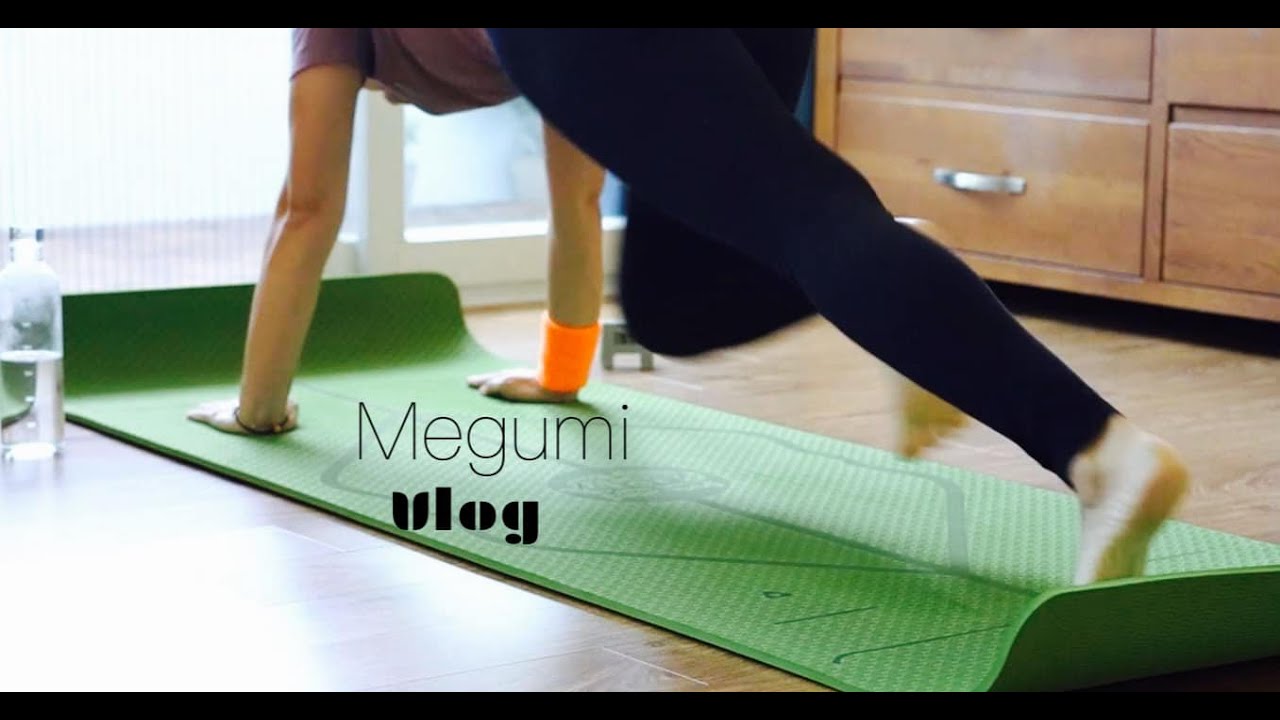 [Megumi] Workout routines with everyday exercising and book reading ...