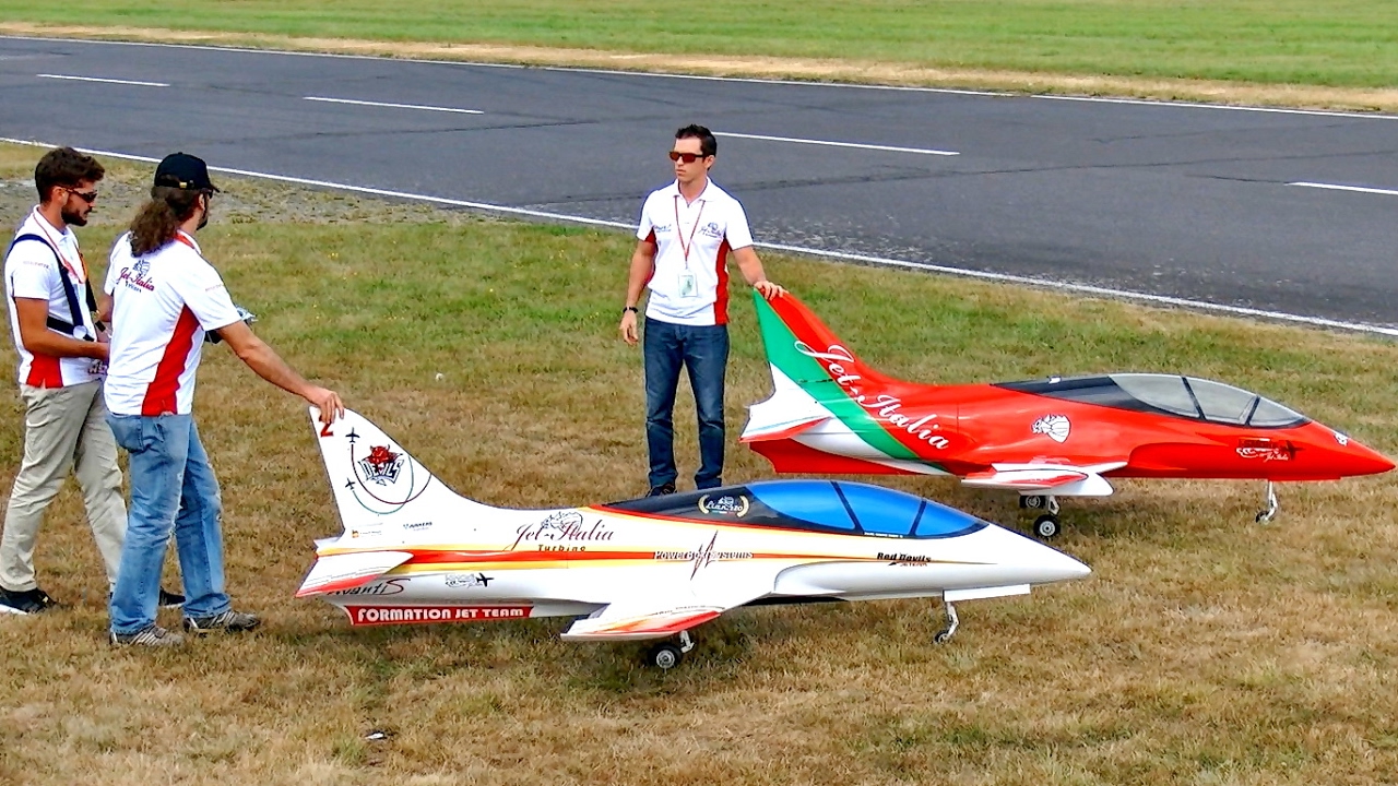 FORMATION JET TEAM 3 X SCALE RC TURBINE MODEL JET FLIGHT TO MUSIC ...