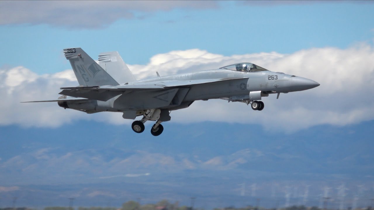 F/A-18E Super Hornet Saturday Demo .. LA County Airshow 2017 (4K) - YouTube