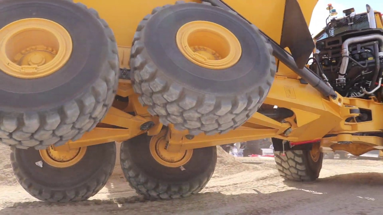 Volvo Truck gets TIPPED! Diggers and Dozers HD - YouTube