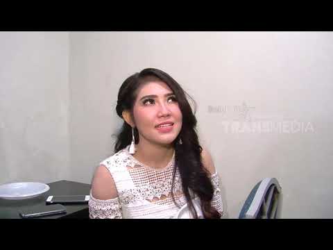 TERCYDUK PAKE ROK MINI, VIA VALLEN DIPROTES PENGGEMAR