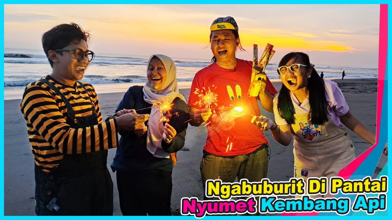 Ngabuburit Di Pantai Main Nyumet Kembang Api Lucu - YouTube