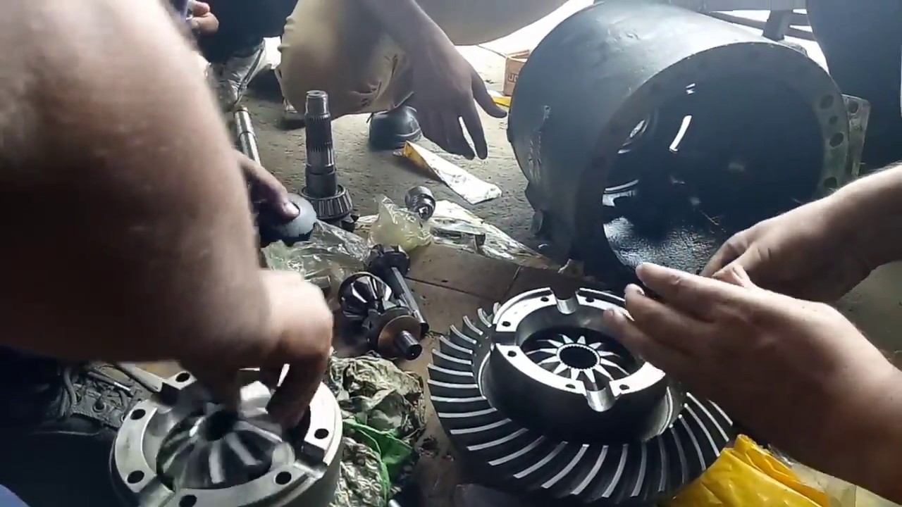 JCB rear axle repair part 1 - YouTube