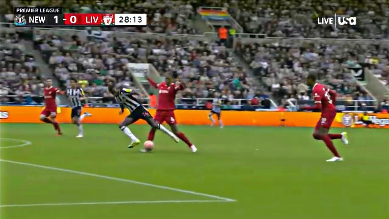 😱Virgil Van dijk Straight Red Card vs Newcastle United as Van dijk ...
