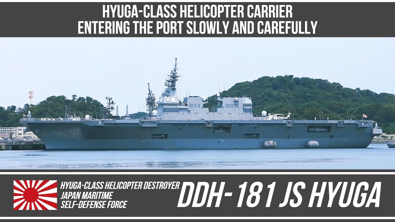 【Helicopter carrier】(DDH-181 JS Hyuga) Entering the port slowly and ...