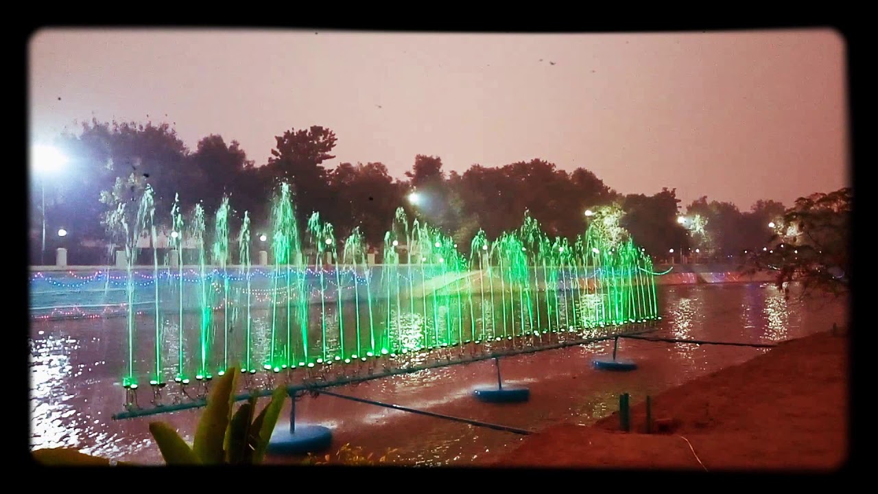 Water fountain display - YouTube