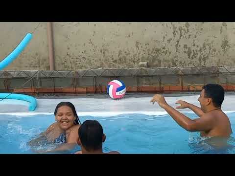 Voleibol na Piscina da Família