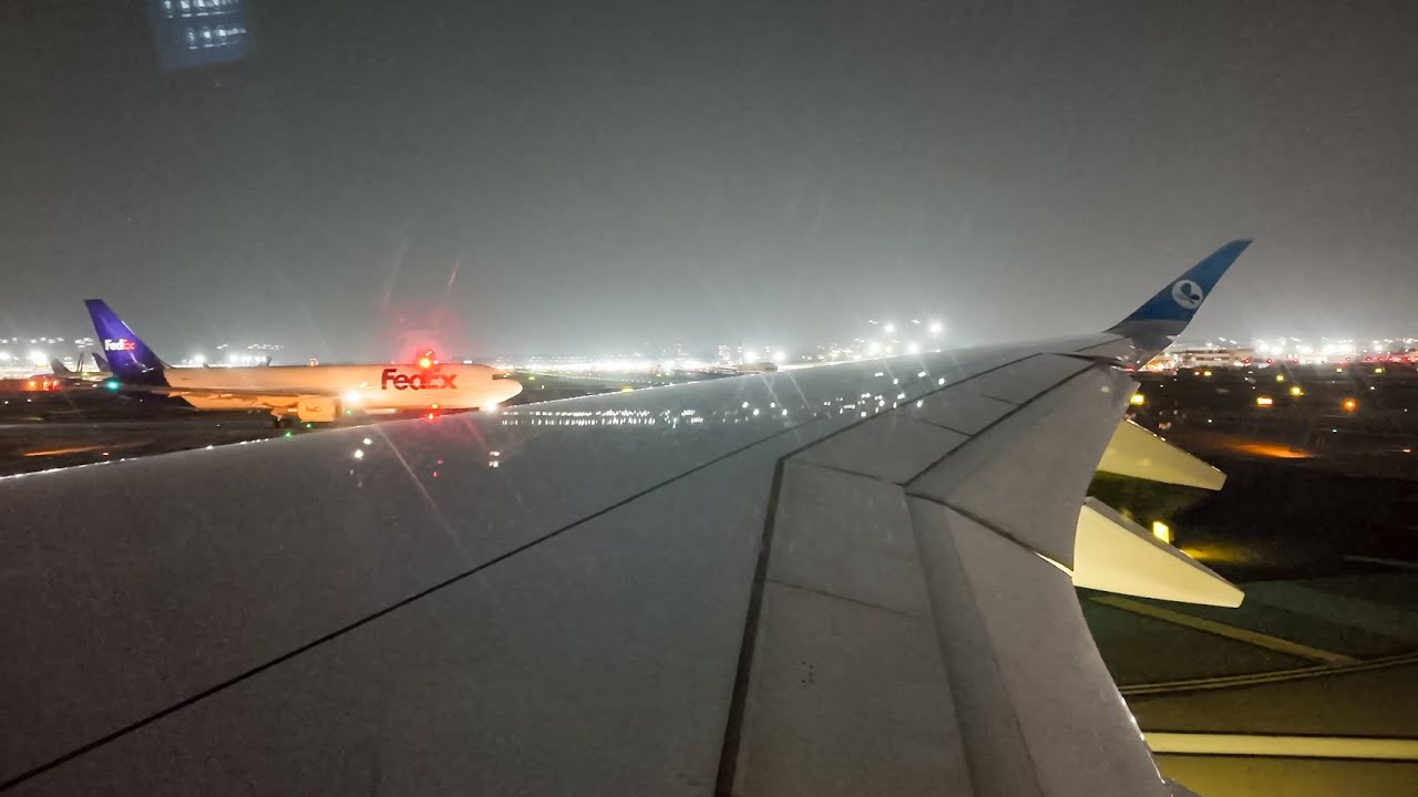Airbus A350-900 Frenchbee flight BF721 night takeoff at Newark Liberty ...