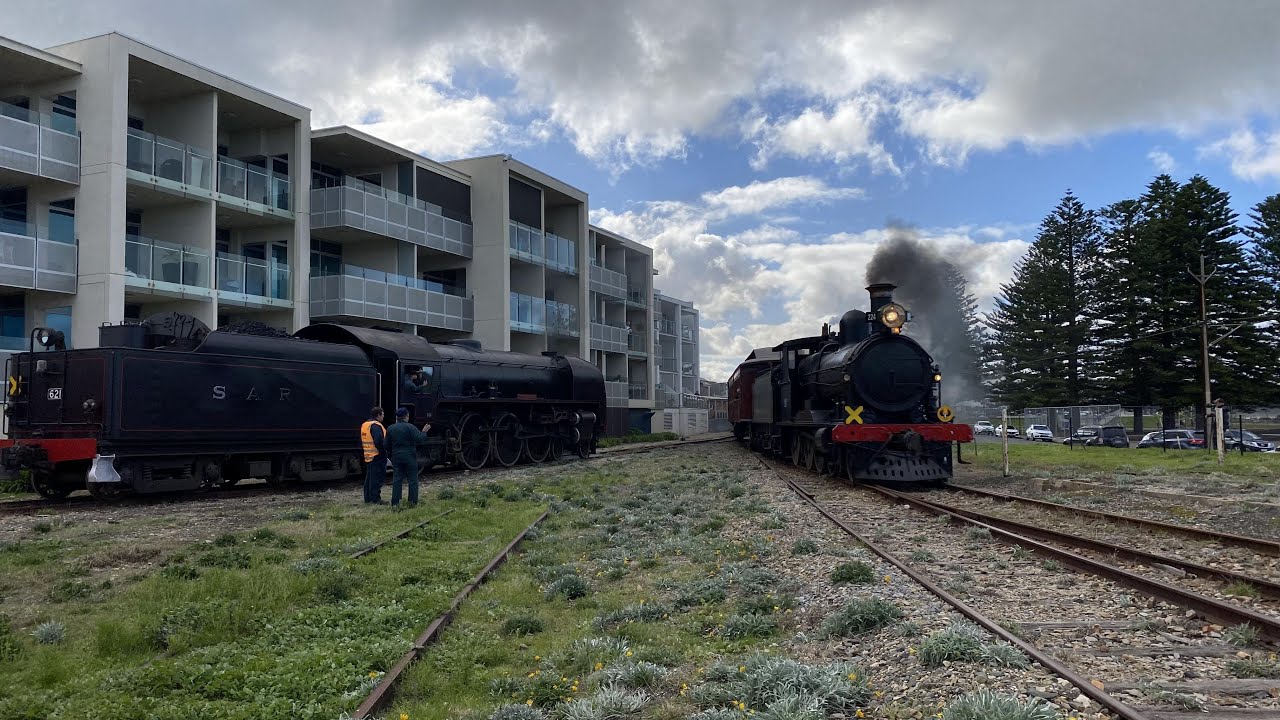 Rx 224 and 621 Cockle Train/Southern Encounter 04/07/2021 - YouTube