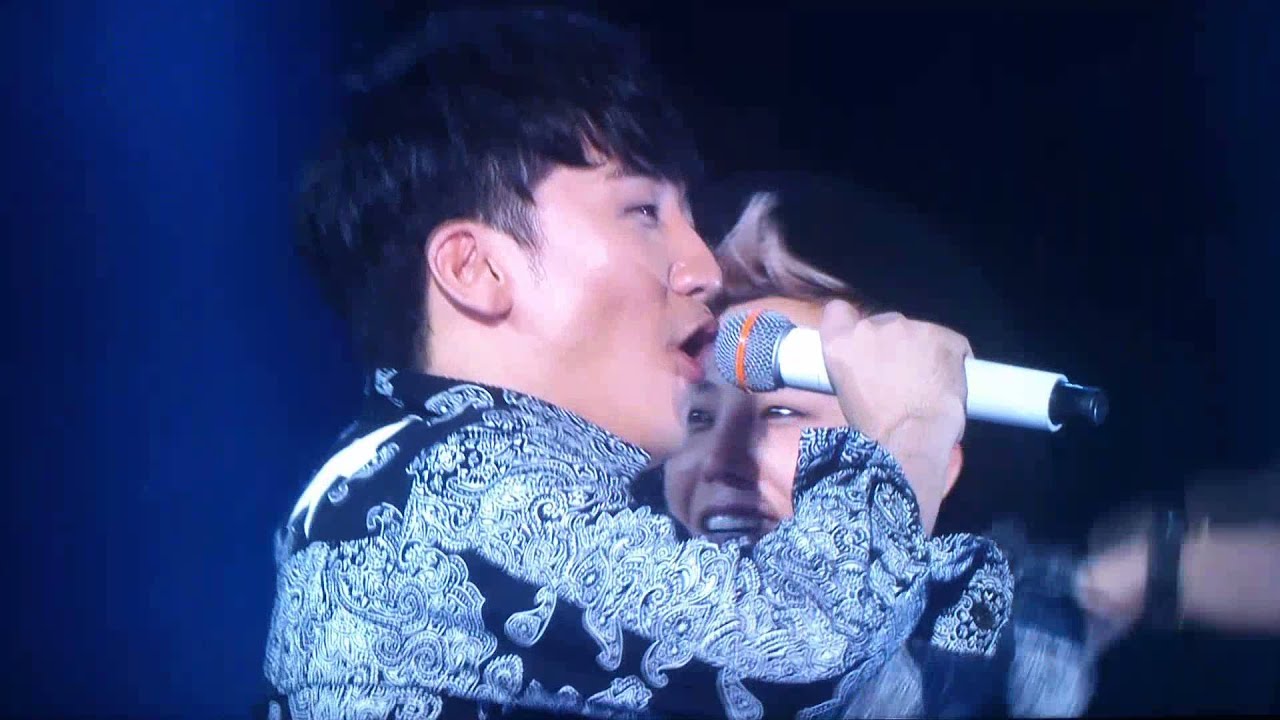 G-DRAGON Crying like baby+doing"THRA"a+ JAPAN TOUR - YouTube