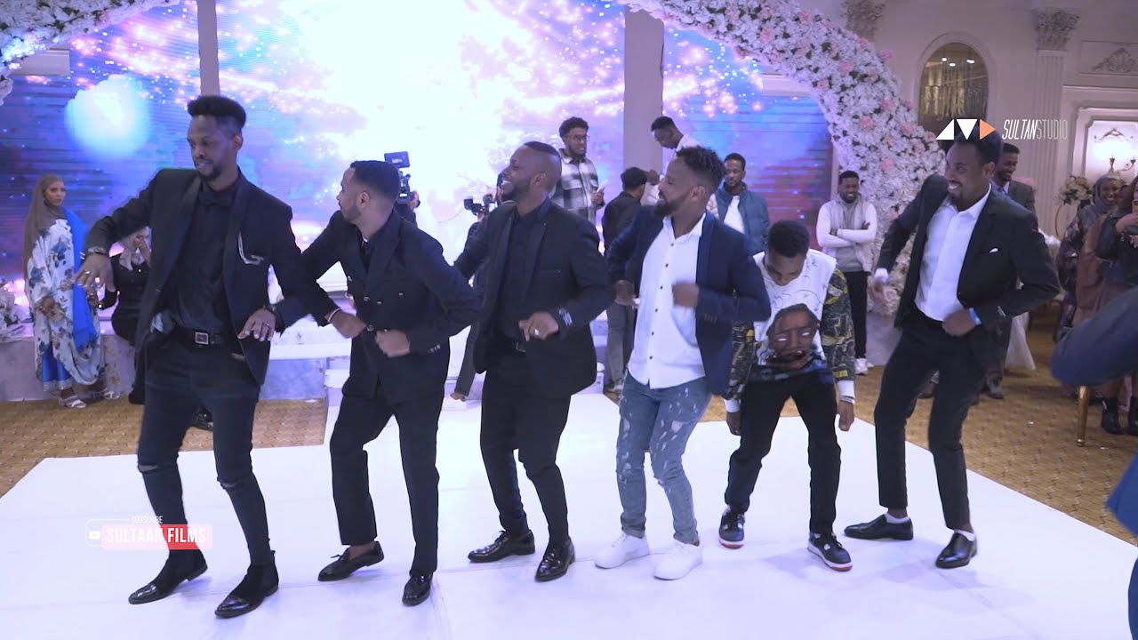 CIYAAR KAALAY ISKA ARAG AH | SOMALI WEDDING DANCE | AROOS - YouTube