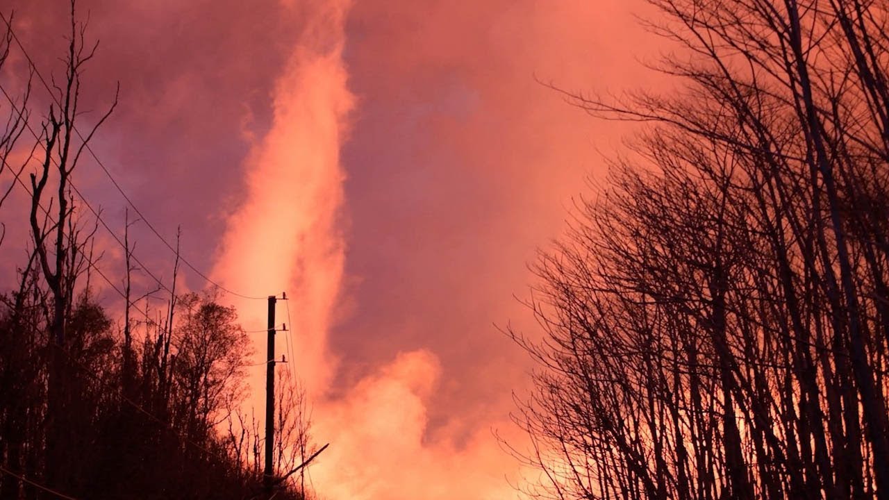 Huge Fire Tornado Forms In Hawaii - YouTube