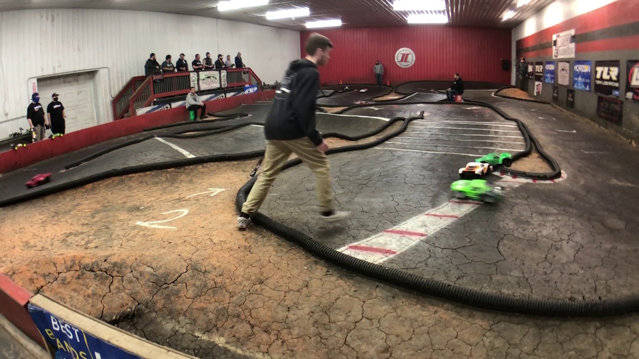 6amRC. 17.5 SCT A main. 1 heat Wednesday at Impact RC - YouTube